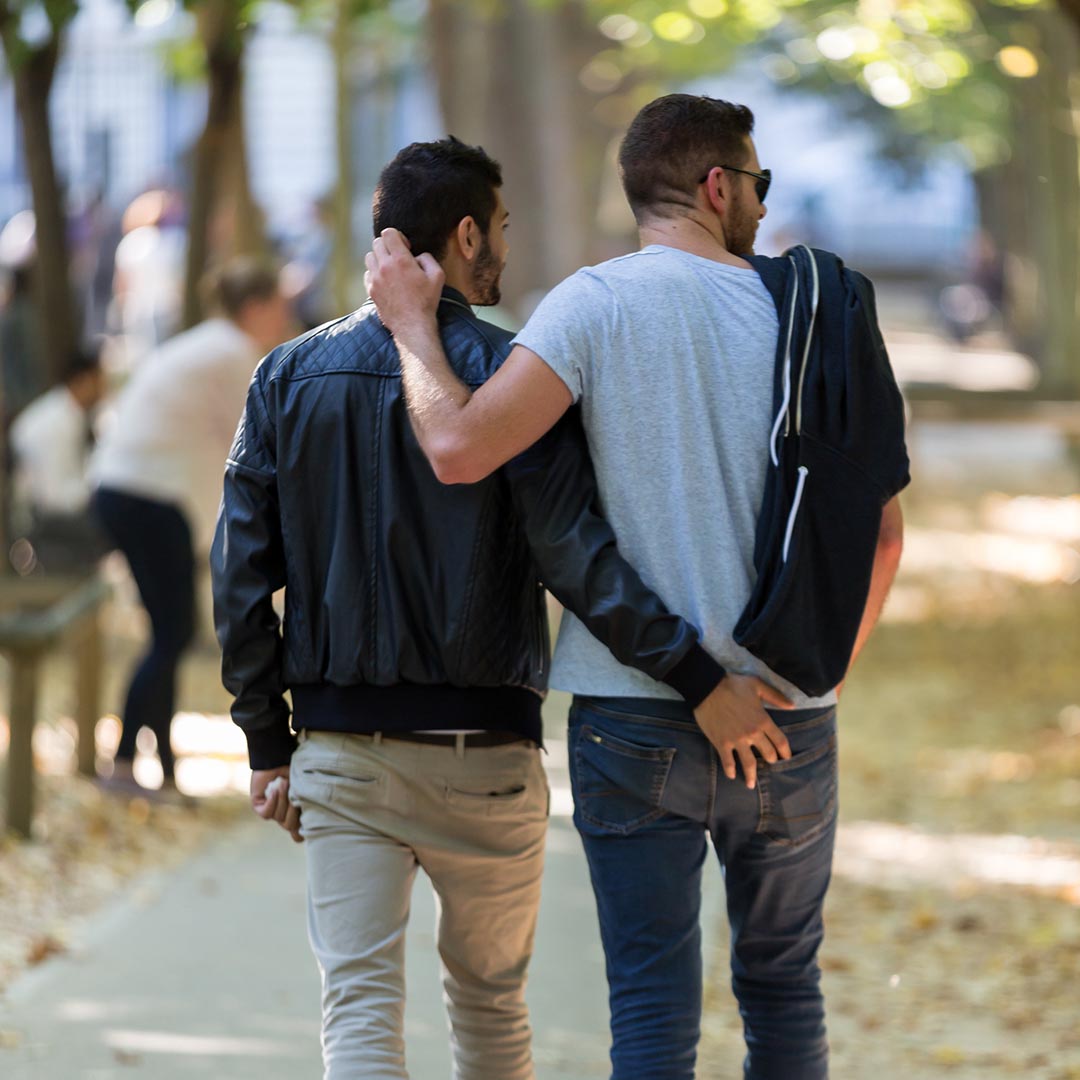 6 Body Language Tips for Successfully Picking up Men in Paris – Andrew ...